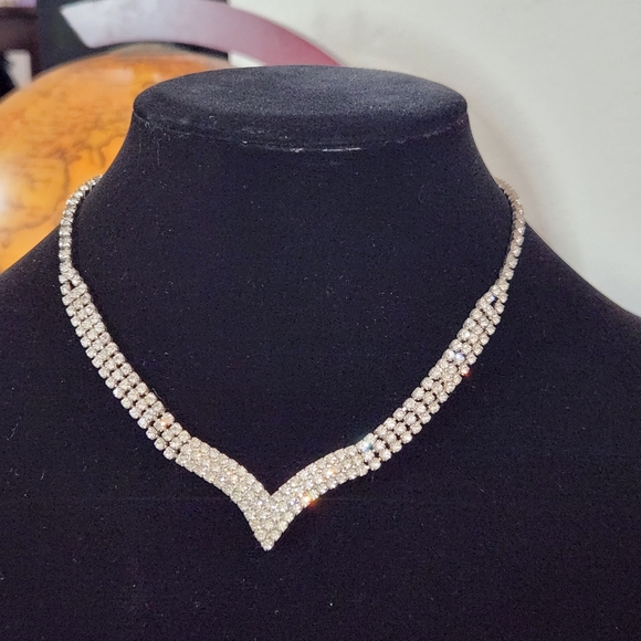 Jewelry | Vintage 6s Rhinestone Encrusted Elegant V Shape Silver ...